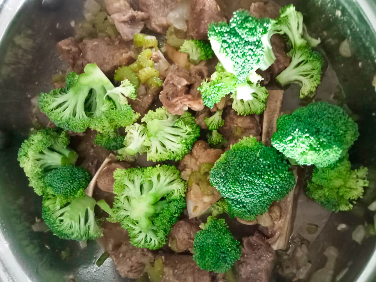 Beef broccoli soup (Tender and crunchy)